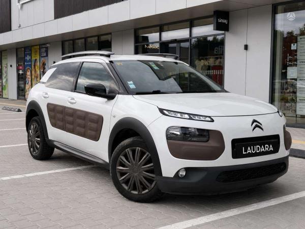 White Citroen C4 Cactus 2014 in Vilnius, with an engine capacity of 1.56 L and mileage of 247 thousand km for 6200 €, photo 7 on AUTOMOTO.COM.LV