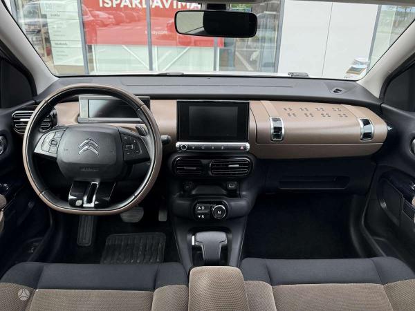 White Citroen C4 Cactus 2014 in Vilnius, with an engine capacity of 1.56 L and mileage of 247 thousand km for 6200 €, photo 10 on AUTOMOTO.COM.LV