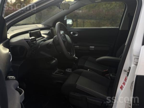 White Citroen C4 Cactus 2015 in Riga, with an engine capacity of 1.60 L and mileage of 122 thousand km for 5480 €, photo 11 on AUTOMOTO.COM.LV