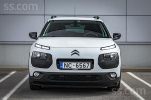 White Citroen C4 Cactus 2015 in Riga, with an engine capacity of 1.60 L and mileage of 0 thousand km for 5950 €, photo 3 on AUTOMOTO.COM.LV