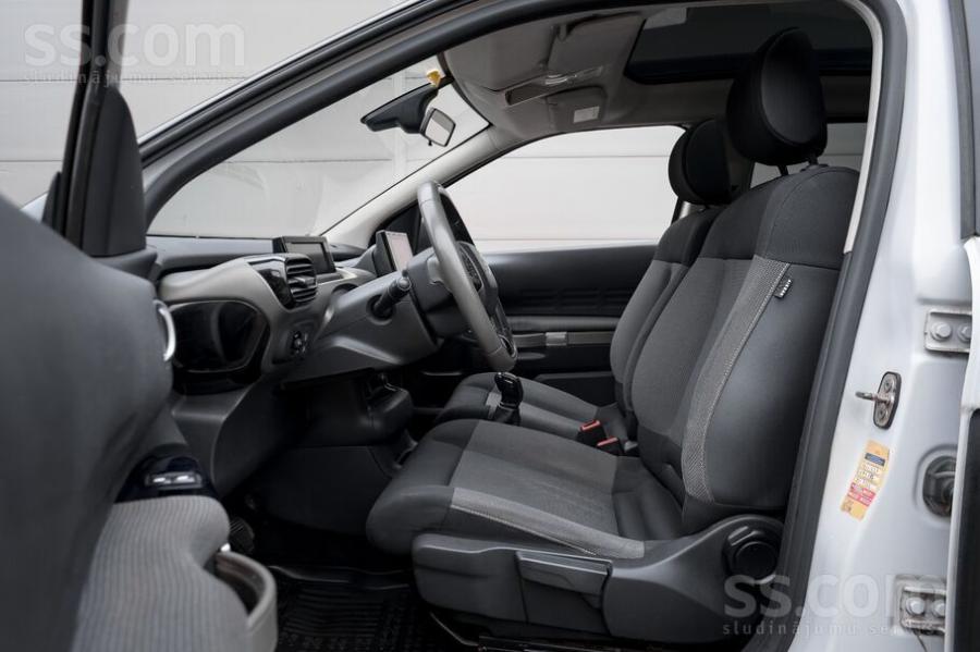 White Citroen C4 Cactus 2015 in Riga, with an engine capacity of 1.60 L and mileage of 0 thousand km for 5950 €, photo 10 on AUTOMOTO.COM.LV