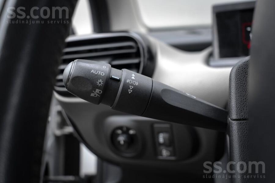 White Citroen C4 Cactus 2015 in Riga, with an engine capacity of 1.60 L and mileage of 0 thousand km for 5950 €, photo 19 on AUTOMOTO.COM.LV