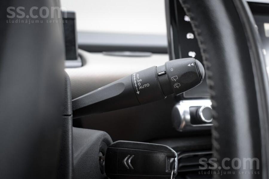 White Citroen C4 Cactus 2015 in Riga, with an engine capacity of 1.60 L and mileage of 0 thousand km for 5950 €, photo 21 on AUTOMOTO.COM.LV