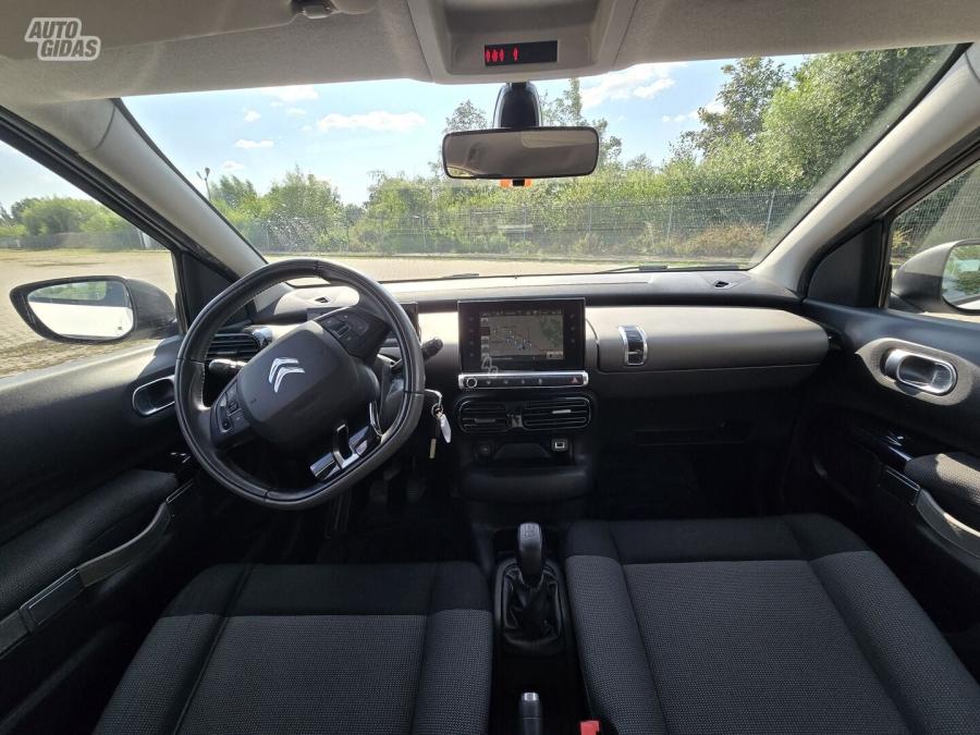 White Citroen C4 Cactus 2015 in Marijampole, with an engine capacity of 1.60 L and mileage of 181 thousand km for 3950 €, photo 15 on AUTOMOTO.COM.LV