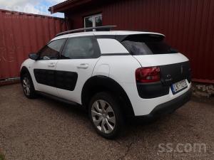 White Citroen C4 Cactus 2015 in Liepaja, with an engine capacity of 1.20 L and mileage of 149 thousand km for 4950 €, photo 4 on AUTOMOTO.COM.LV