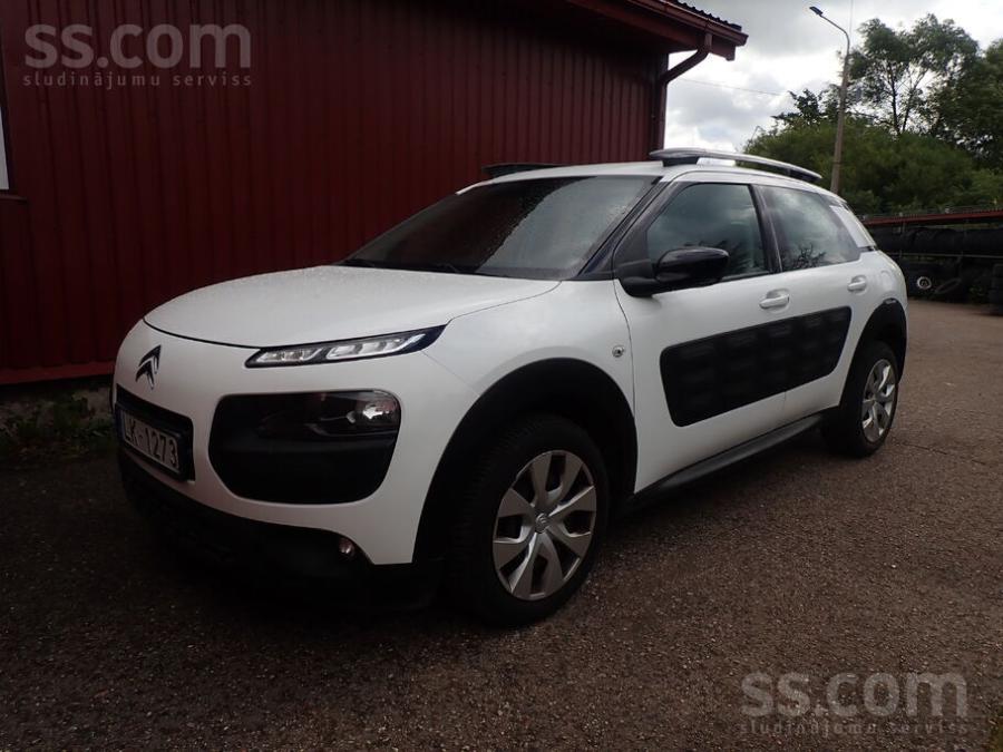 White Citroen C4 Cactus 2015 in Liepaja, with an engine capacity of 1.20 L and mileage of 149 thousand km for 4950 €, photo 5 on AUTOMOTO.COM.LV