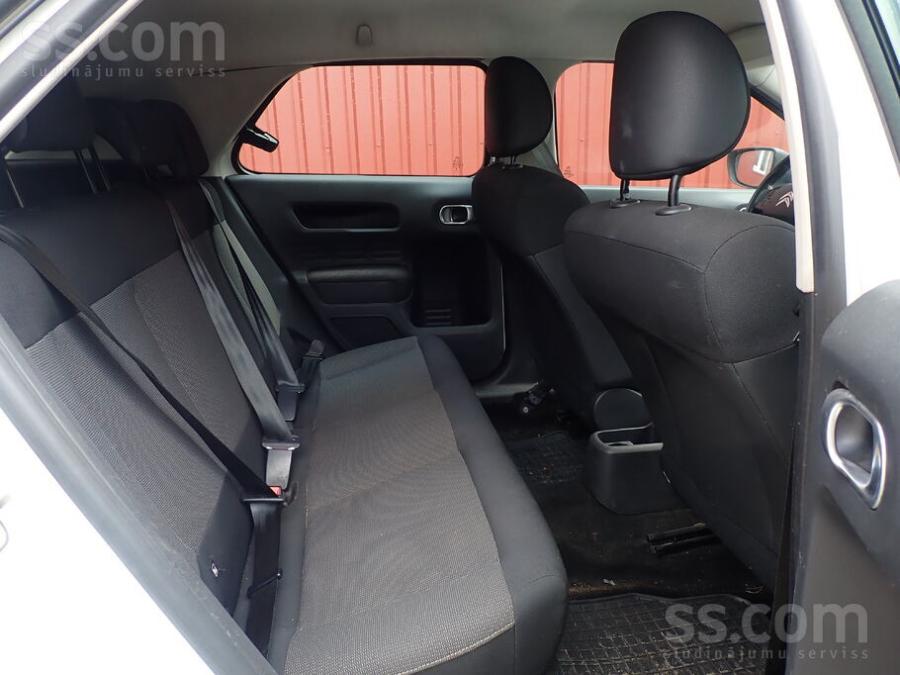 White Citroen C4 Cactus 2015 in Liepaja, with an engine capacity of 1.20 L and mileage of 149 thousand km for 4950 €, photo 6 on AUTOMOTO.COM.LV