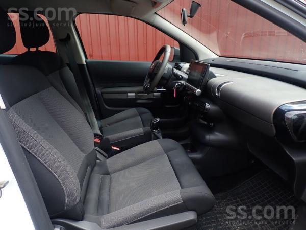 White Citroen C4 Cactus 2015 in Liepaja, with an engine capacity of 1.20 L and mileage of 149 thousand km for 4950 €, photo 6 on AUTOMOTO.COM.LV