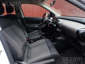 White Citroen C4 Cactus 2015 in Liepaja, with an engine capacity of 1.20 L and mileage of 149 thousand km for 4950 €, photo 7 on AUTOMOTO.COM.LV