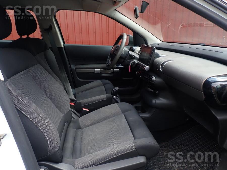 White Citroen C4 Cactus 2015 in Liepaja, with an engine capacity of 1.20 L and mileage of 149 thousand km for 4950 €, photo 7 on AUTOMOTO.COM.LV