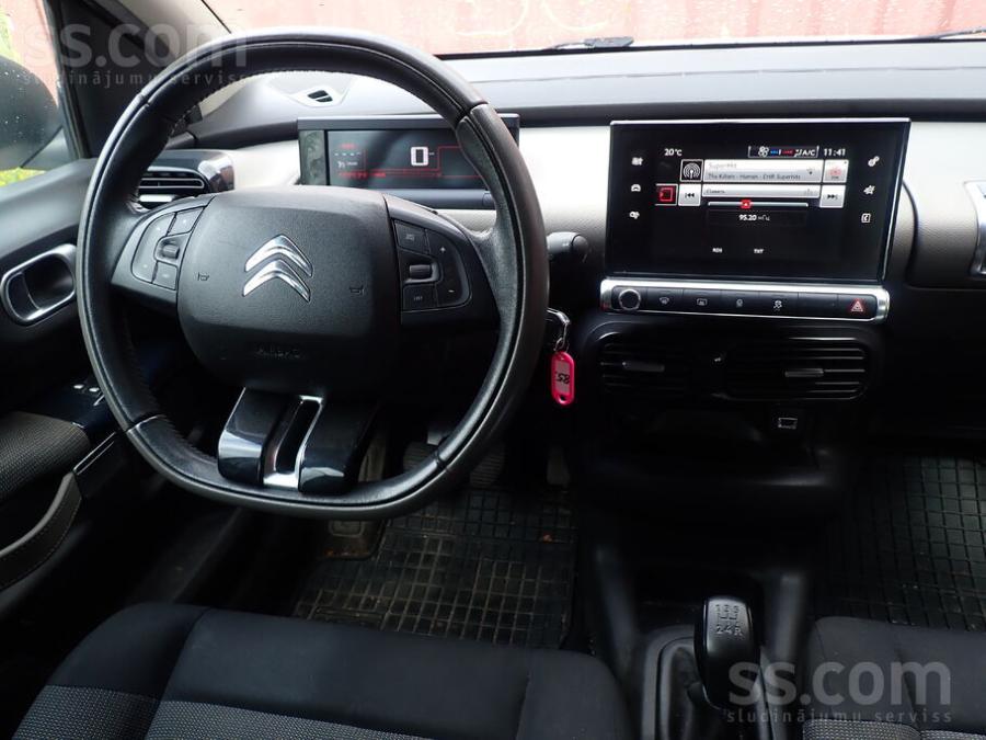 White Citroen C4 Cactus 2015 in Liepaja, with an engine capacity of 1.20 L and mileage of 149 thousand km for 4950 €, photo 8 on AUTOMOTO.COM.LV