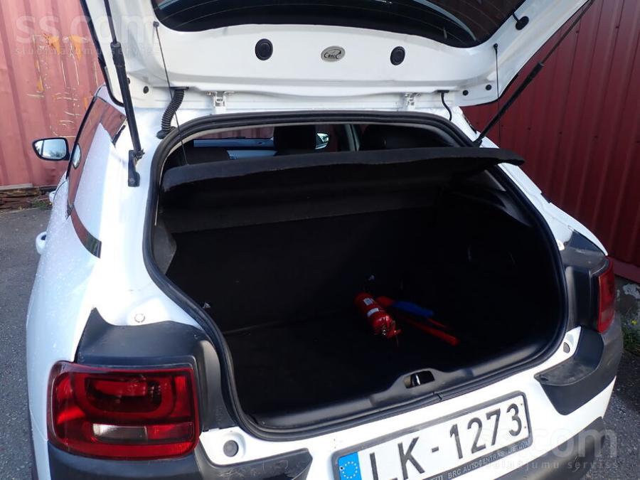 White Citroen C4 Cactus 2015 in Liepaja, with an engine capacity of 1.20 L and mileage of 149 thousand km for 4950 €, photo 11 on AUTOMOTO.COM.LV