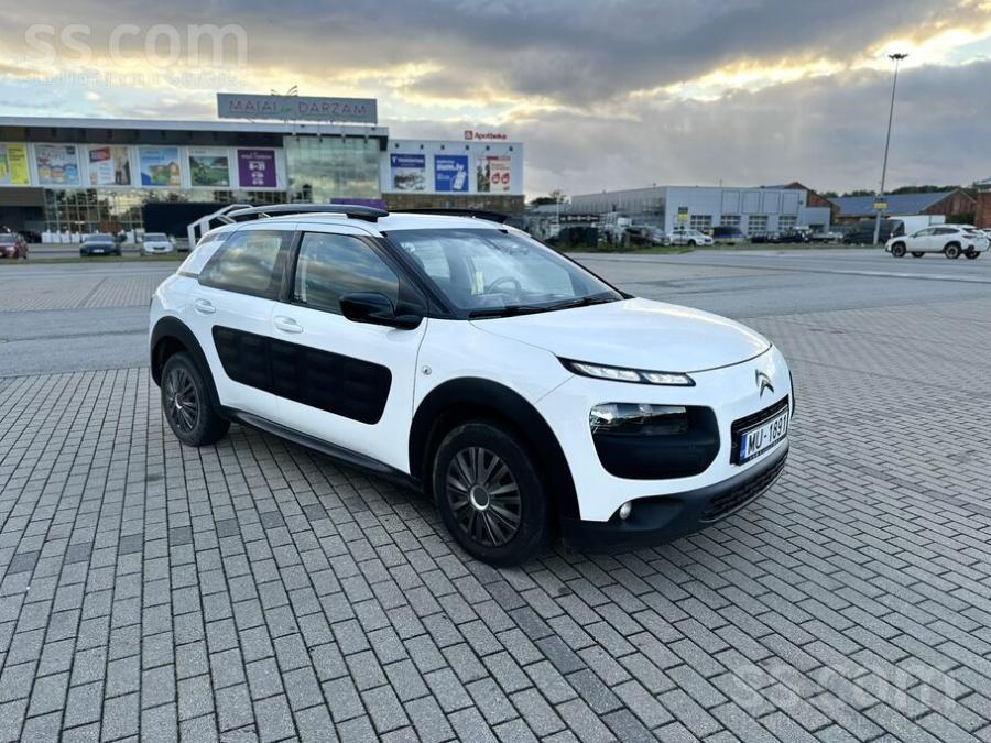 White Citroen C4 Cactus 2015 in Riga, with an engine capacity of 1.60 L and mileage of 347 thousand km for 2600 €, photo 1 on AUTOMOTO.COM.LV