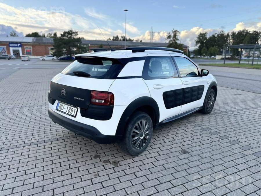 White Citroen C4 Cactus 2015 in Riga, with an engine capacity of 1.60 L and mileage of 347 thousand km for 2600 €, photo 5 on AUTOMOTO.COM.LV