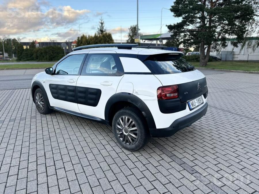 White Citroen C4 Cactus 2015 in Riga, with an engine capacity of 1.60 L and mileage of 347 thousand km for 2600 €, photo 6 on AUTOMOTO.COM.LV