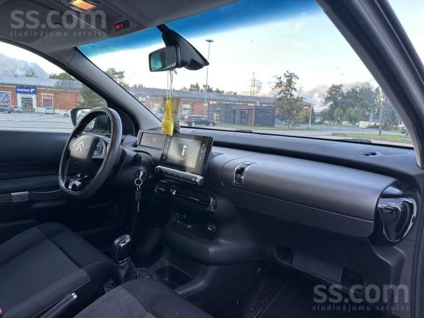 White Citroen C4 Cactus 2015 in Riga, with an engine capacity of 1.60 L and mileage of 347 thousand km for 2600 €, photo 7 on AUTOMOTO.COM.LV