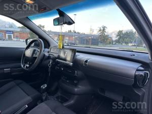 White Citroen C4 Cactus 2015 in Riga, with an engine capacity of 1.60 L and mileage of 347 thousand km for 2600 €, photo 7 on AUTOMOTO.COM.LV