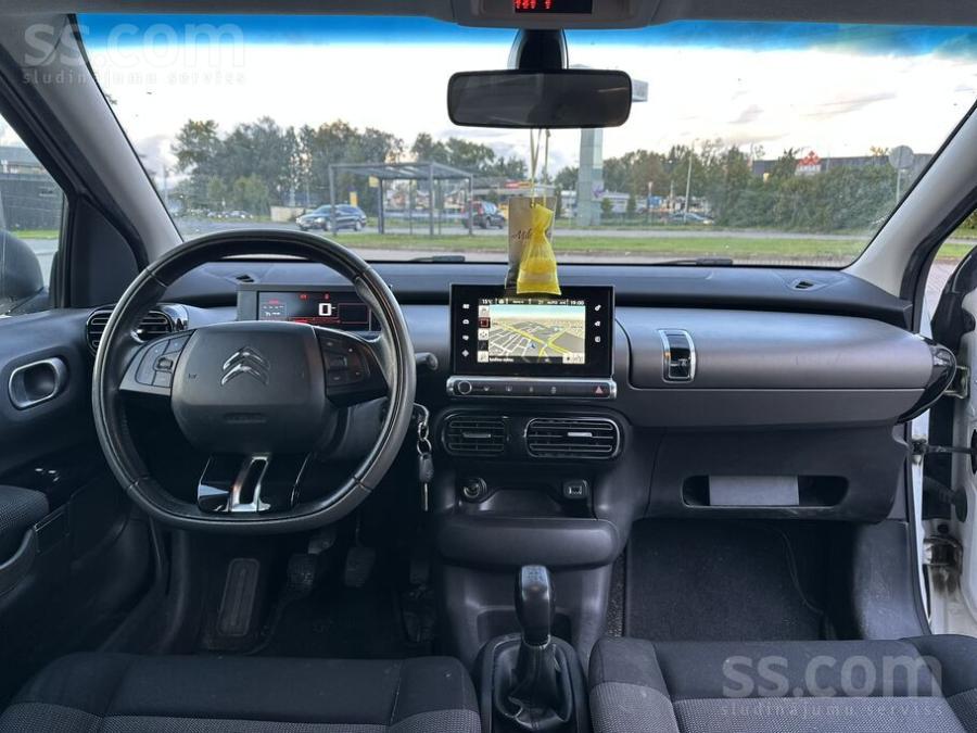 White Citroen C4 Cactus 2015 in Riga, with an engine capacity of 1.60 L and mileage of 347 thousand km for 2600 €, photo 8 on AUTOMOTO.COM.LV