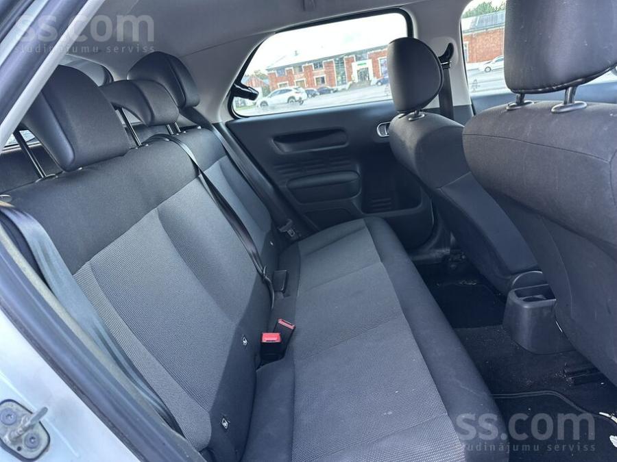 White Citroen C4 Cactus 2015 in Riga, with an engine capacity of 1.60 L and mileage of 347 thousand km for 2600 €, photo 9 on AUTOMOTO.COM.LV