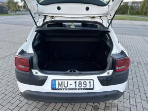 White Citroen C4 Cactus 2015 in Riga, with an engine capacity of 1.60 L and mileage of 347 thousand km for 2600 €, photo 10 on AUTOMOTO.COM.LV