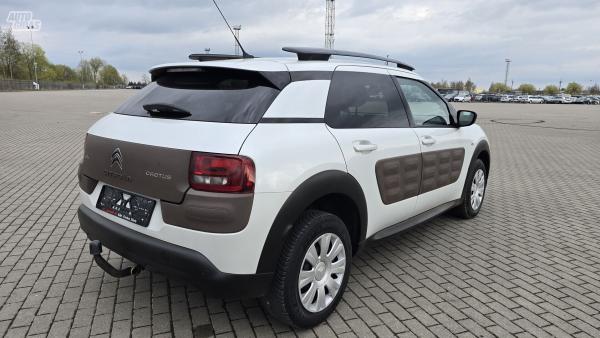 Balts Citroen C4 Cactus 2016 Marijampole, ar dzinēja tilpumu 1.60 L un nobraukumu 222 tūkst. km par 5750 €, foto 4 vietnē AUTOMOTO.COM.LV