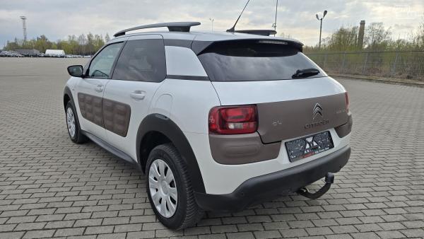Balts Citroen C4 Cactus 2016 Marijampole, ar dzinēja tilpumu 1.60 L un nobraukumu 222 tūkst. km par 5750 €, foto 5 vietnē AUTOMOTO.COM.LV