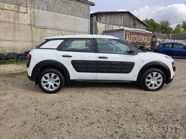 White Citroen C4 Cactus 2016 in Rezekne, with an engine capacity of 1.60 L and mileage of 0 thousand km for 5200 €, photo 3 on AUTOMOTO.COM.LV