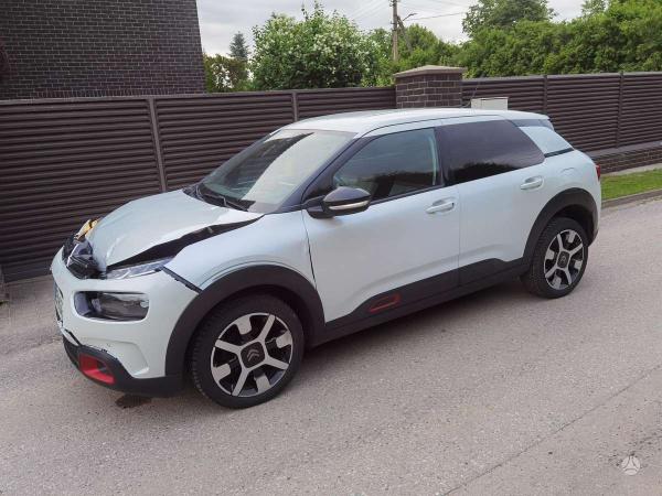 Balts Citroen C4 Cactus 2018 Kauņa, ar dzinēja tilpumu 1.20 L un nobraukumu 119 tūkst. km par 5500 €, foto 6 vietnē AUTOMOTO.COM.LV