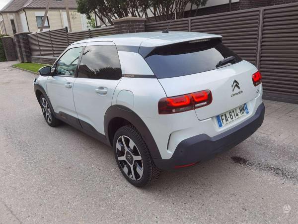 White Citroen C4 Cactus 2018 in Kaunas, with an engine capacity of 1.20 L and mileage of 119 thousand km for 5500 €, photo 7 on AUTOMOTO.COM.LV