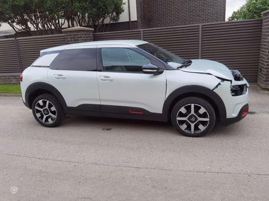 Balts Citroen C4 Cactus 2018 Kauņa, ar dzinēja tilpumu 1.20 L un nobraukumu 119 tūkst. km par 4900 €, foto 5 vietnē AUTOMOTO.COM.LV