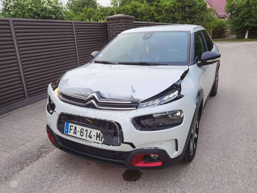 Balts Citroen C4 Cactus 2018 Kauņa, ar dzinēja tilpumu 1.20 L un nobraukumu 119 tūkst. km par 4900 €, foto 30 vietnē AUTOMOTO.COM.LV