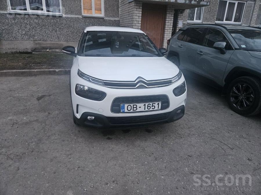 White Citroen C4 Cactus 2019 in Jekabpils, with an engine capacity of 1.50 L and mileage of 169 thousand km for 6499 €, photo 1 on AUTOMOTO.COM.LV