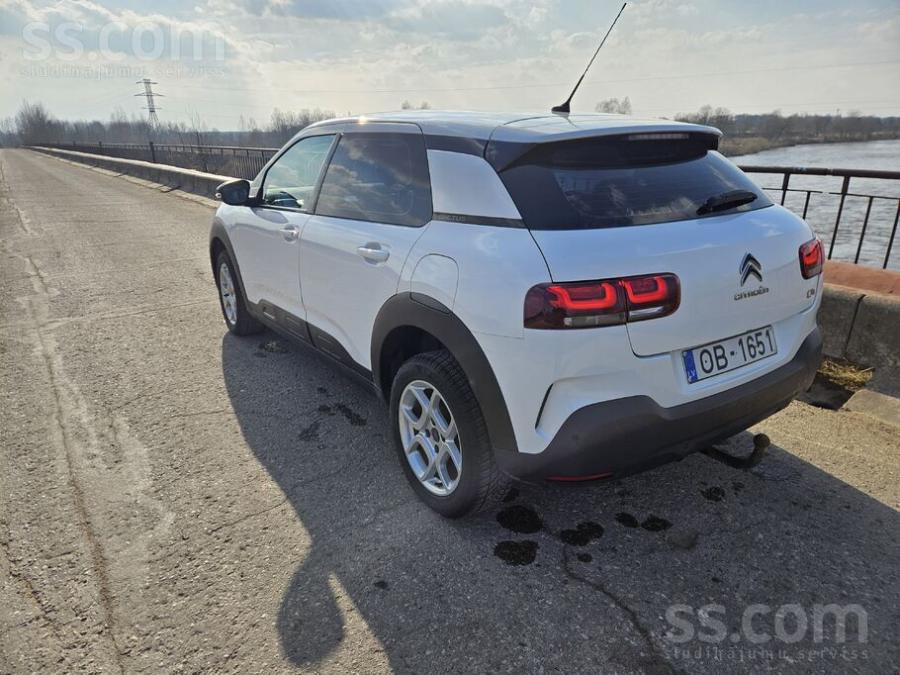 White Citroen C4 Cactus 2019 in Jekabpils, with an engine capacity of 1.50 L and mileage of 169 thousand km for 6499 €, photo 3 on AUTOMOTO.COM.LV