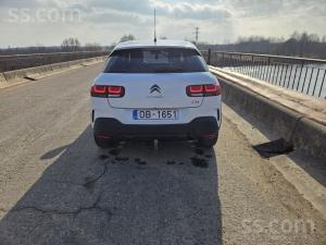 White Citroen C4 Cactus 2019 in Jekabpils, with an engine capacity of 1.50 L and mileage of 169 thousand km for 6499 €, photo 4 on AUTOMOTO.COM.LV