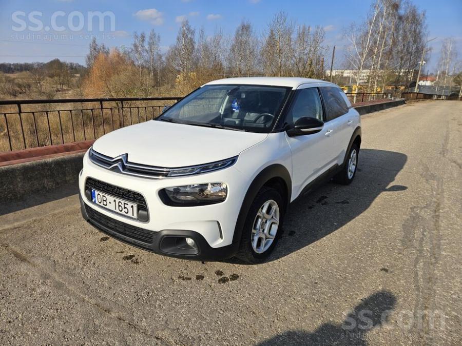 White Citroen C4 Cactus 2019 in Jekabpils, with an engine capacity of 1.50 L and mileage of 169 thousand km for 6499 €, photo 5 on AUTOMOTO.COM.LV