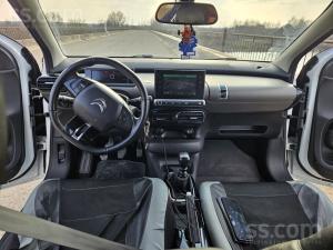 White Citroen C4 Cactus 2019 in Jekabpils, with an engine capacity of 1.50 L and mileage of 169 thousand km for 6499 €, photo 8 on AUTOMOTO.COM.LV