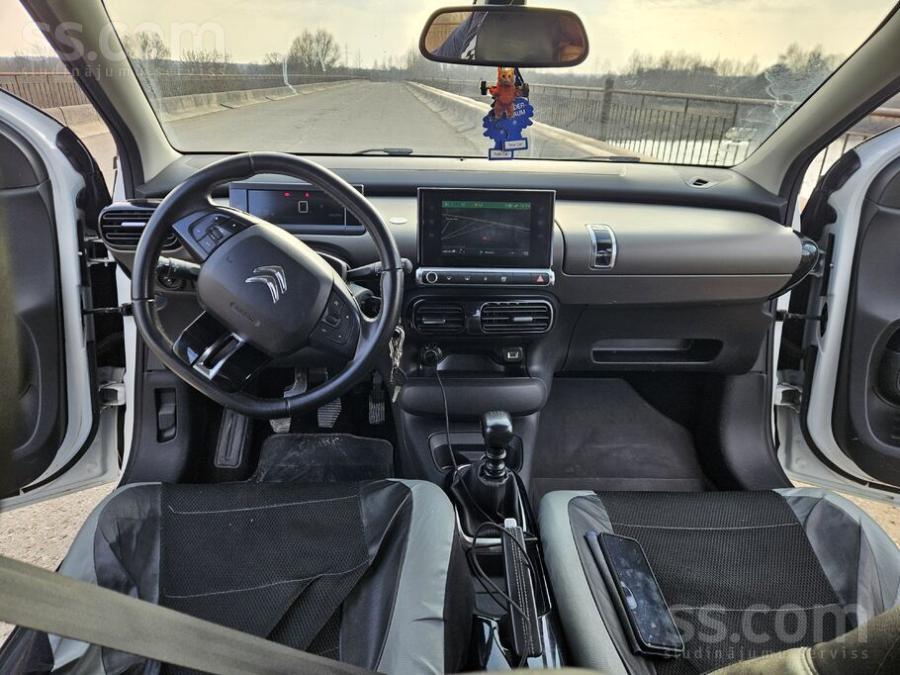White Citroen C4 Cactus 2019 in Jekabpils, with an engine capacity of 1.50 L and mileage of 169 thousand km for 6499 €, photo 8 on AUTOMOTO.COM.LV