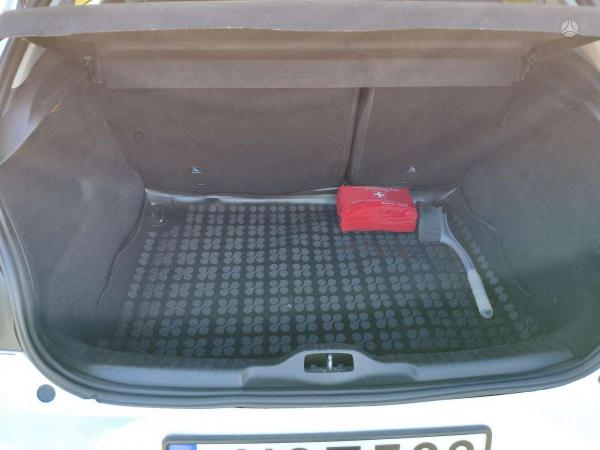 White Citroen C4 Cactus 2019 in Kaunas, with an engine capacity of 1.50 L and mileage of 194 thousand km for 7900 €, photo 7 on AUTOMOTO.COM.LV