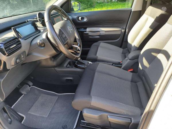 White Citroen C4 Cactus 2019 in Kaunas, with an engine capacity of 1.50 L and mileage of 194 thousand km for 7900 €, photo 9 on AUTOMOTO.COM.LV