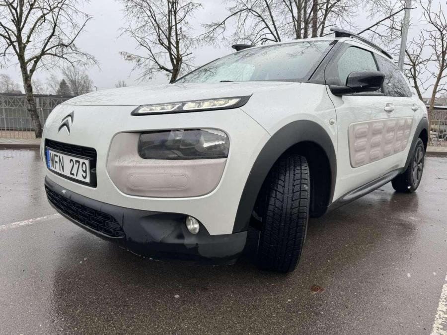 Balts Citroen C4 Cactus 2014 Telšiai, ar dzinēja tilpumu 1.60 L un nobraukumu 255 tūkst. km par 4600 €, foto 1 vietnē AUTOMOTO.COM.LV