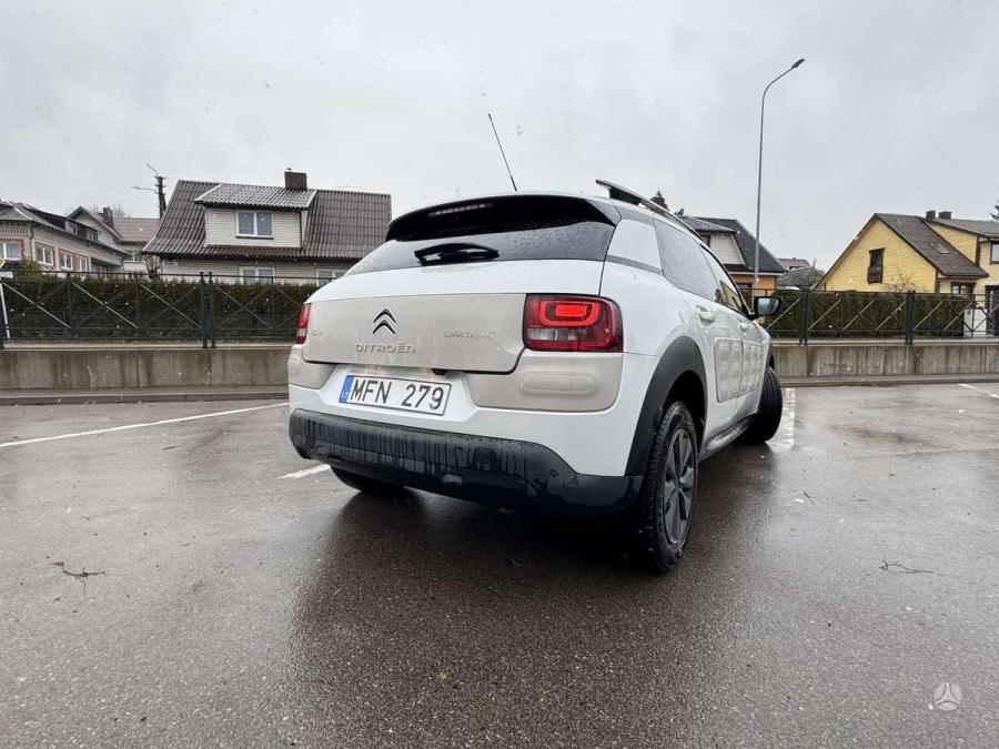 Balts Citroen C4 Cactus 2014 Telšiai, ar dzinēja tilpumu 1.60 L un nobraukumu 255 tūkst. km par 4600 €, foto 5 vietnē AUTOMOTO.COM.LV