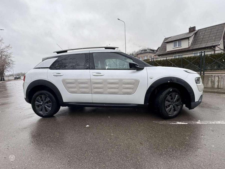 Balts Citroen C4 Cactus 2014 Telšiai, ar dzinēja tilpumu 1.60 L un nobraukumu 255 tūkst. km par 4600 €, foto 6 vietnē AUTOMOTO.COM.LV