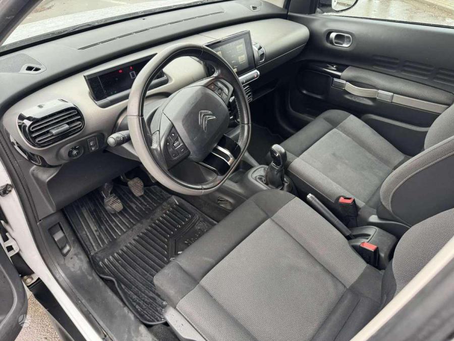 Balts Citroen C4 Cactus 2014 Telšiai, ar dzinēja tilpumu 1.60 L un nobraukumu 255 tūkst. km par 4600 €, foto 8 vietnē AUTOMOTO.COM.LV