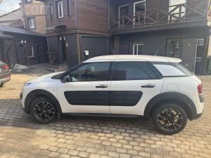 Balts Citroen C4 Cactus 2014 Rīga, ar dzinēja tilpumu 1.20 L un nobraukumu 229 tūkst. km par 4500 €, foto  vietnē AUTOMOTO.COM.LV