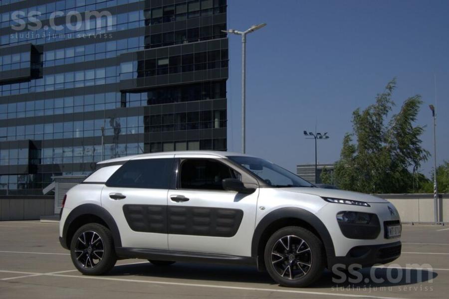 White Citroen C4 Cactus 2014 in Riga, with an engine capacity of 1.20 L and mileage of 214 thousand km for 4350 €, photo 1 on AUTOMOTO.COM.LV
