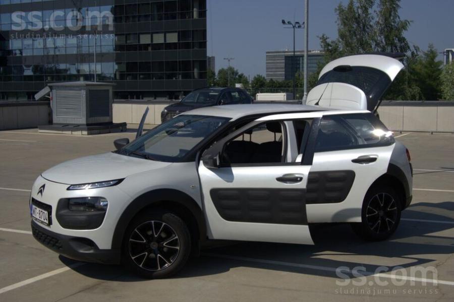 White Citroen C4 Cactus 2014 in Riga, with an engine capacity of 1.20 L and mileage of 214 thousand km for 4350 €, photo 3 on AUTOMOTO.COM.LV