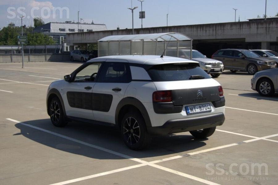 White Citroen C4 Cactus 2014 in Riga, with an engine capacity of 1.20 L and mileage of 214 thousand km for 4350 €, photo 4 on AUTOMOTO.COM.LV