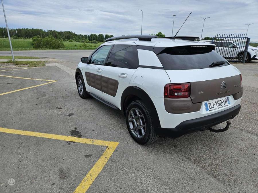 Balts Citroen C4 Cactus 2014 Tauragė, ar dzinēja tilpumu 1.20 L un nobraukumu 182 tūkst. km par 4300 €, foto 6 vietnē AUTOMOTO.COM.LV