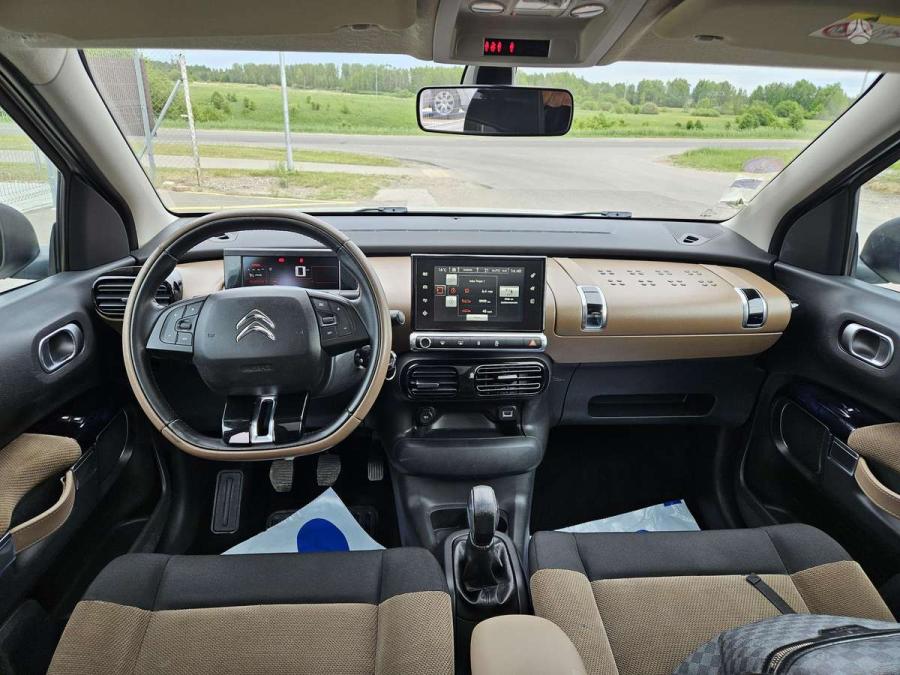 Balts Citroen C4 Cactus 2014 Tauragė, ar dzinēja tilpumu 1.20 L un nobraukumu 182 tūkst. km par 4300 €, foto 12 vietnē AUTOMOTO.COM.LV