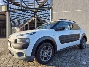 White Citroen C4 Cactus 2015 in Raseiniai, with an engine capacity of 1.20 L and mileage of 142 thousand km for 4999 €, photo 2 on AUTOMOTO.COM.LV